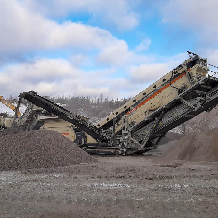 Lokotrack® ST4.10™ & ST4.10E™ mobile screen - Metso