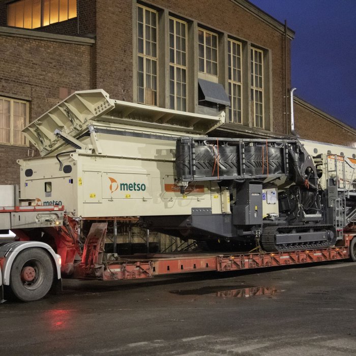 Lokotrack® ST4.10™ & ST4.10E™ mobile screen - Metso